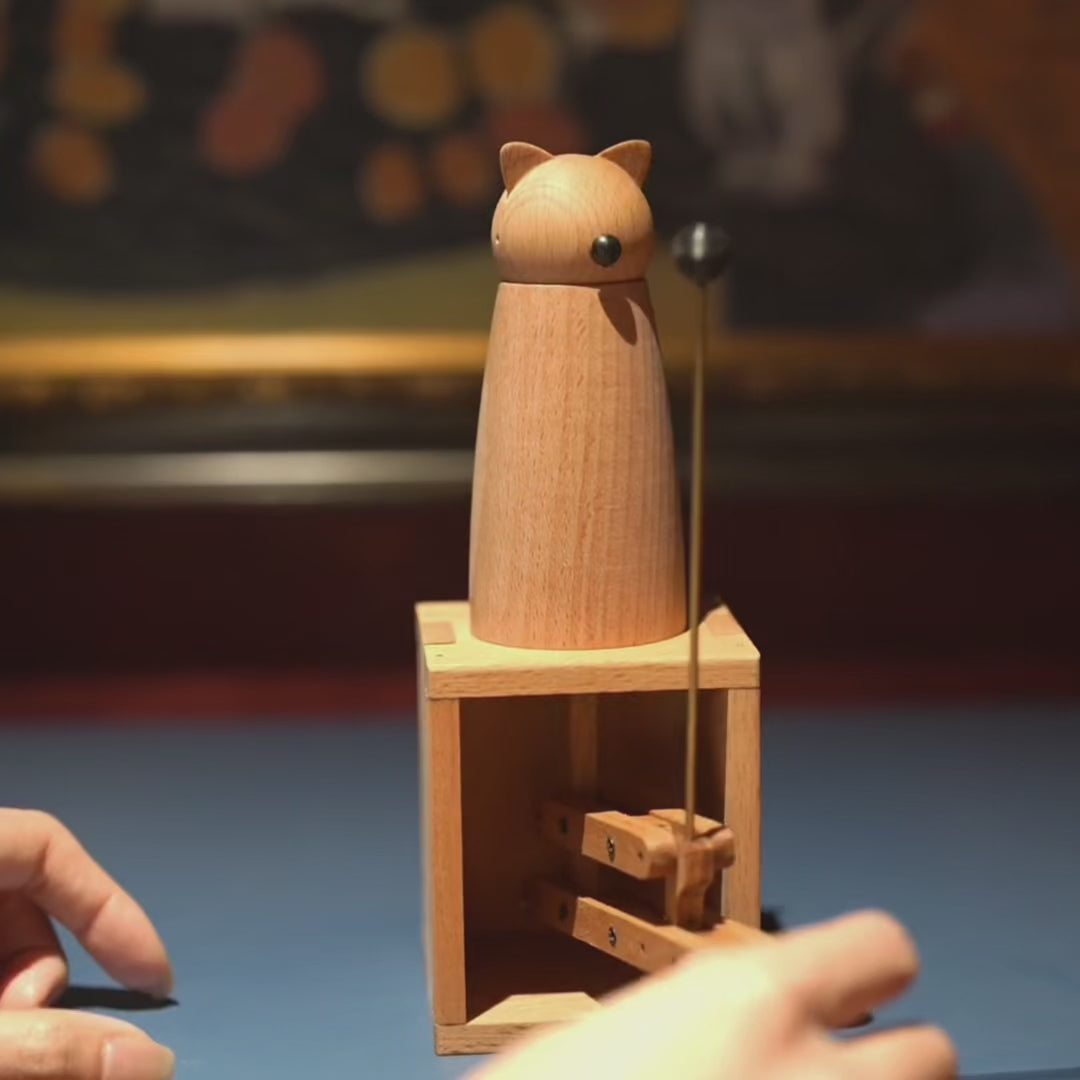 Handcrafted Wooden Cat Automaton – Interactive Desk Toy – eulique shop